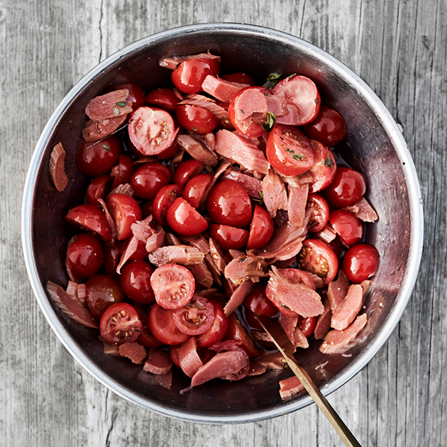 TOMATO AND RHUBARB SALAD – Sustainable Sea Salt from Iceland